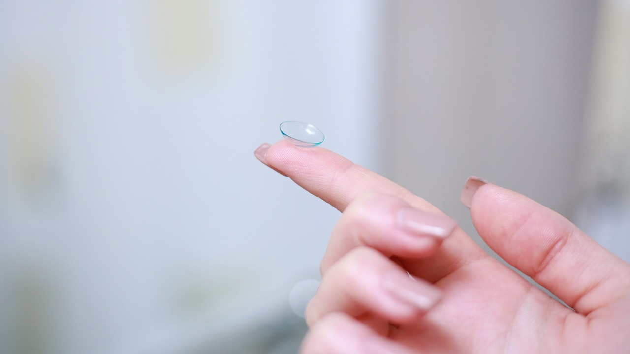 What Materials are Contact Lenses Made Of?